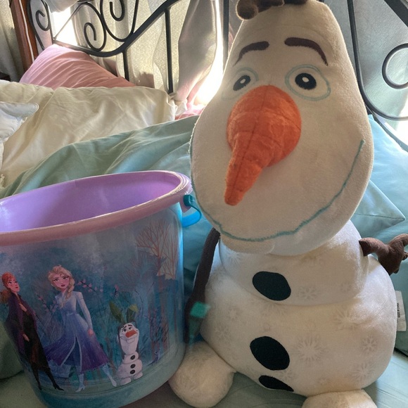 Disney | Toys | Disney Frozen Iii Plastic Bucket With White Plush Olaf ...